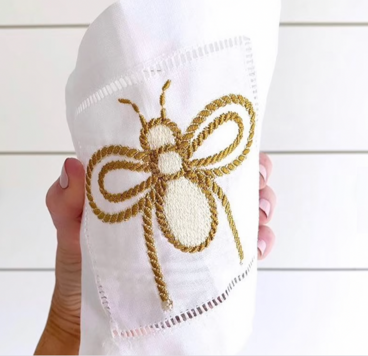 Rope Bee Embroidery Design – HERRINGTON DESIGN